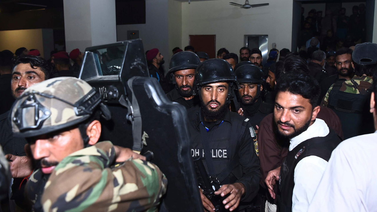 Karachi attack: 6-10 militants, over 40 kg explosives and a sliver car ...