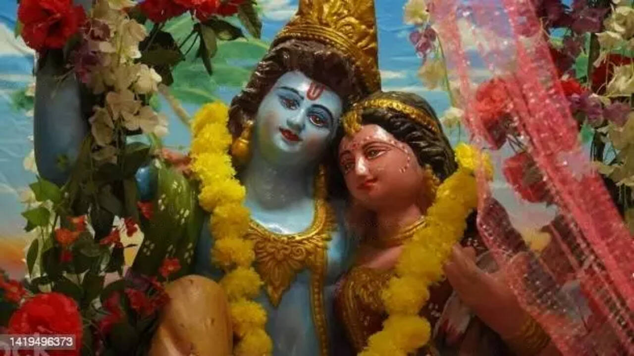 Pulera Dooj: Shri Krishna played Holi with Radha on the second day of ...