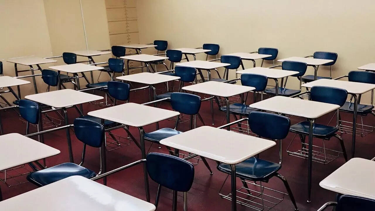 Professor disappointed to see an empty classroom, mails students to ...