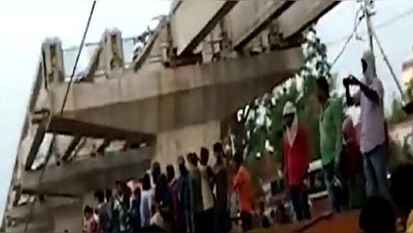 FACT CHECK: Viral Video of Metro Pillar Collapsing in Delhi's Najafgarh ...