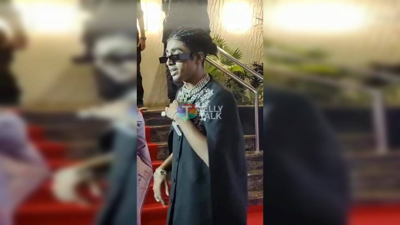 MC Stan RAPS for the paps at an event