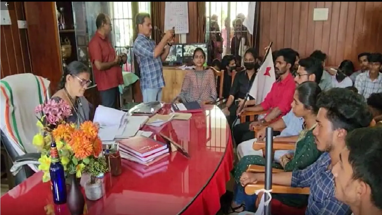 Kerala: College students locked up in Principal's room for complaining ...