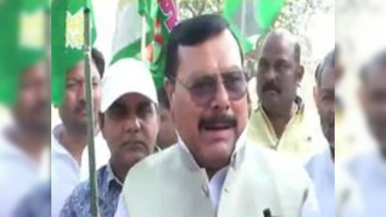 WATCH: Bihar minister Surendra Yadav stokes row, likens Agniveers to ...