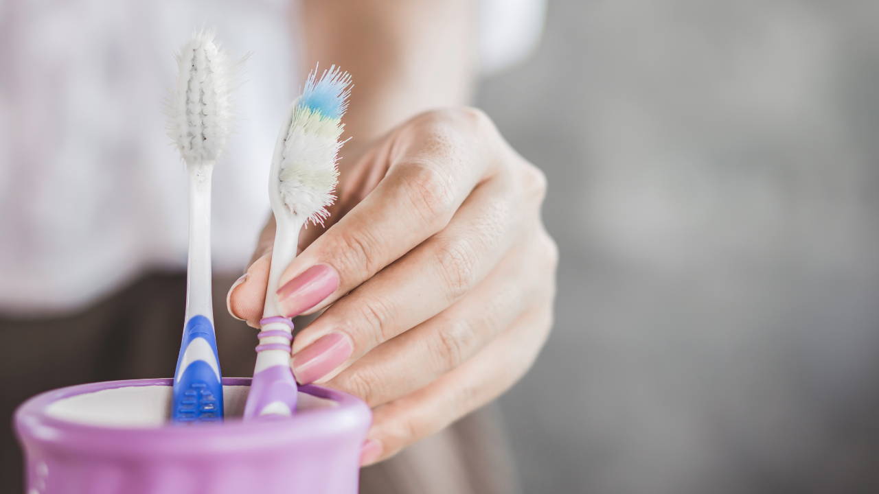 Dentist recommends families to share the same toothbrush | Viral News ...