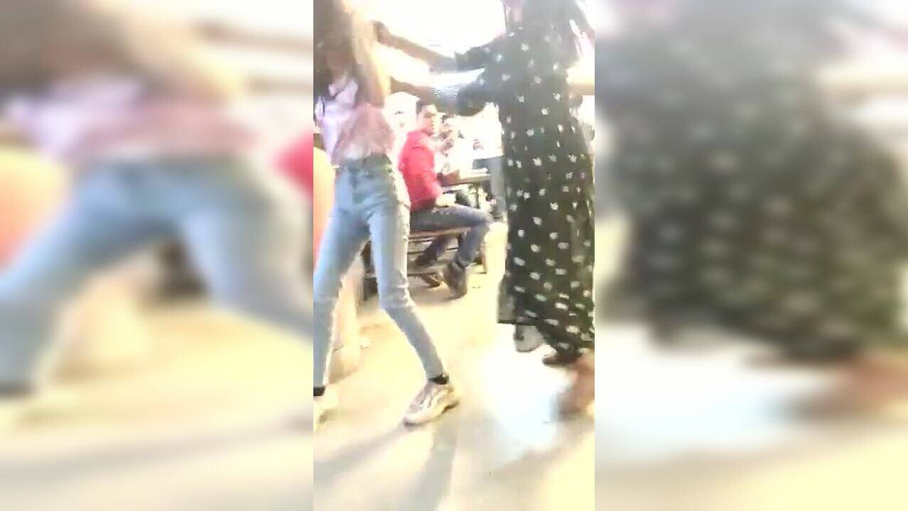 Viral video: Gorakhpur girls fight in abuse-filled UP restaurant brawl ...