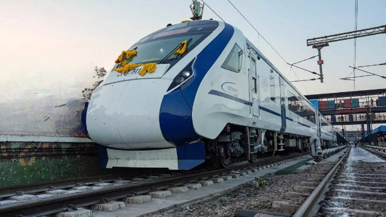 After Mumbai-Solapur Vande Bharat Express, Pune to get 2nd train soon ...