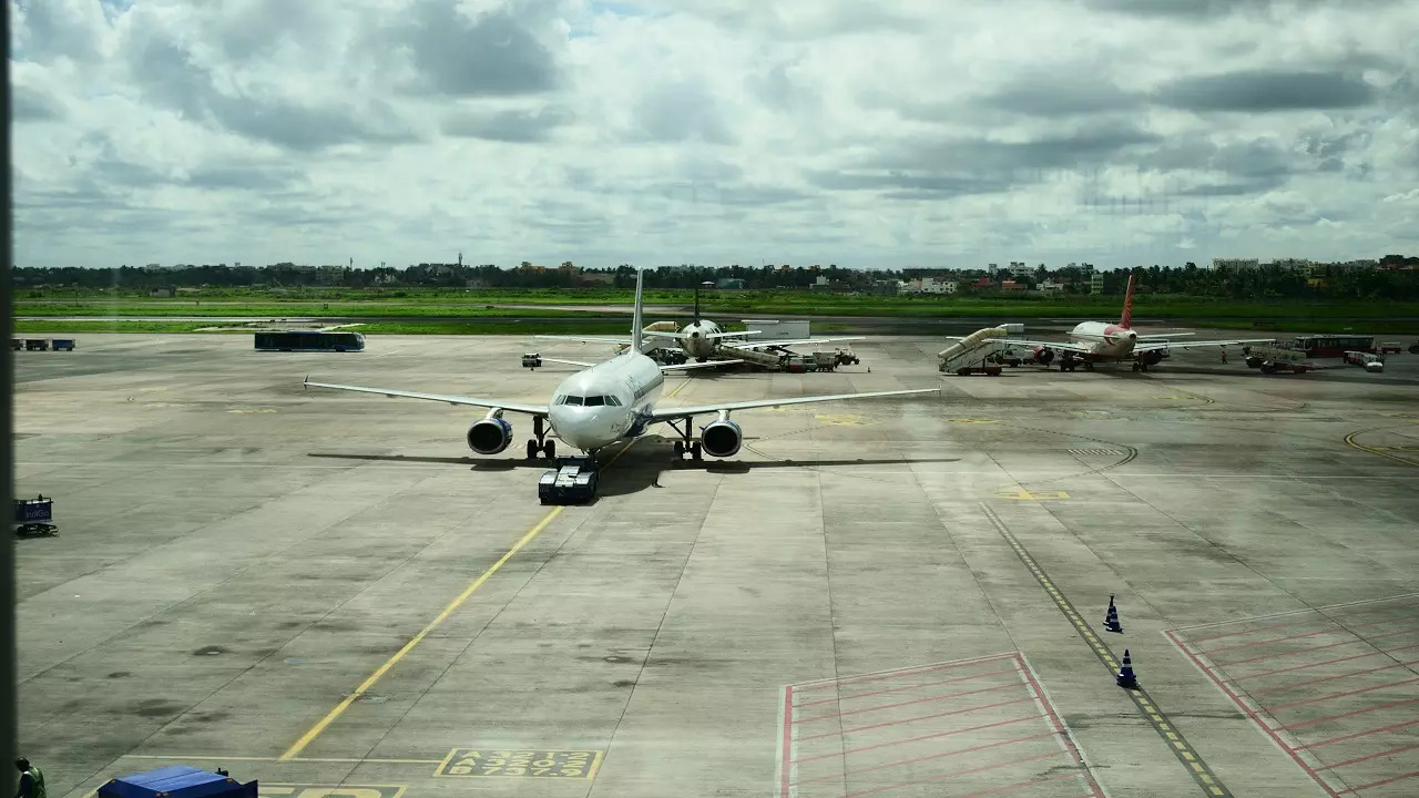 Salam Air flight with 200 passengers on board makes an emergency ...