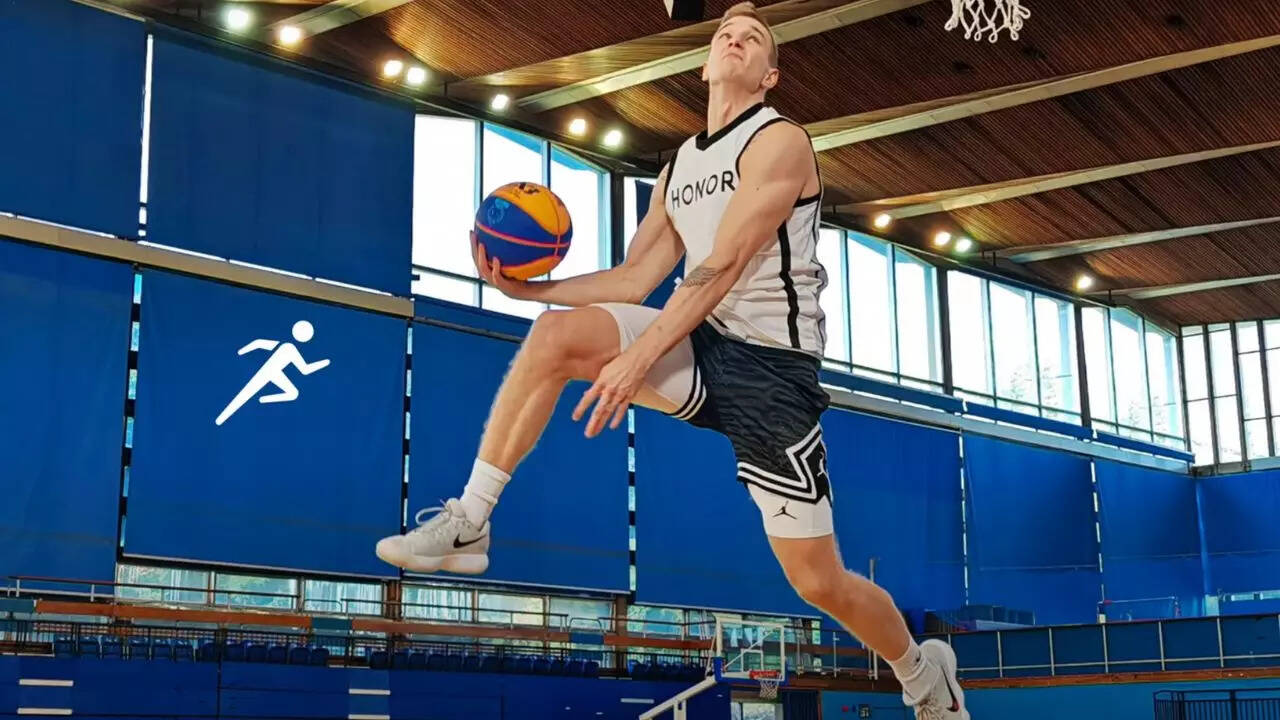 Poland basketball player jumps 10 ft, 5 in to break slam dunk world ...