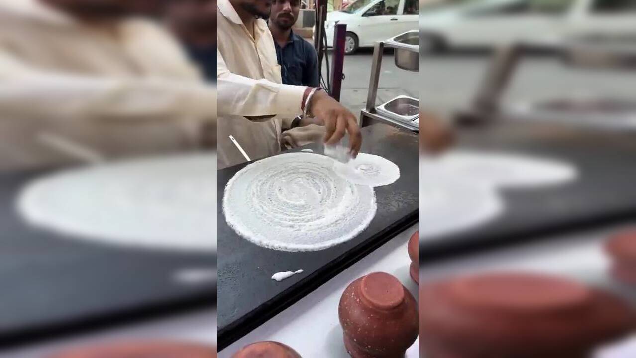 Dosa video | Viral video: Street vendor makes cat-shaped dosa, you ...