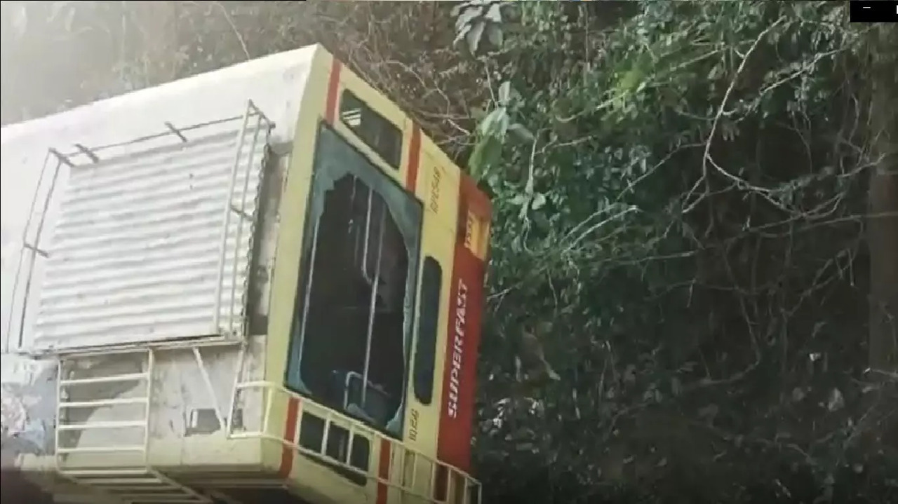 Kerala accident: Overspeeding KSRTC bus falls into gorge in Idukki ...