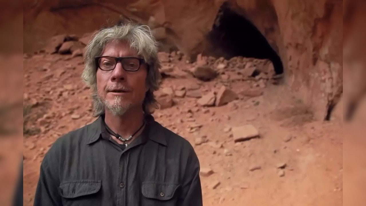 Sick of modern-life and paying rent, man moves into a cave for 16 years ...
