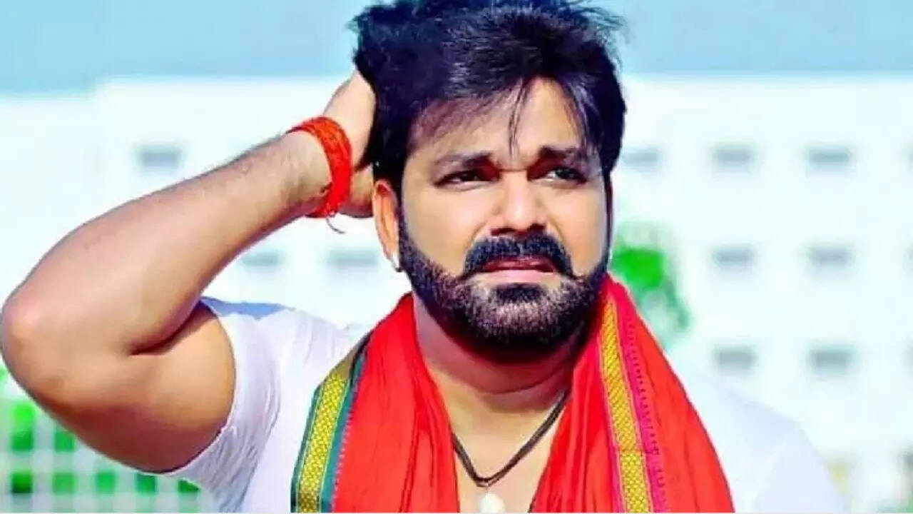 Bhojpuri actor Pawan Singh attacked at function in UP's Ballia ...
