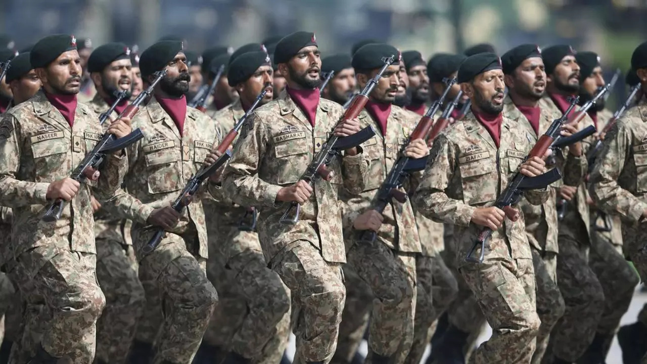 Battle between Pakistan Army and insurgents leave kids dead near Afghan ...