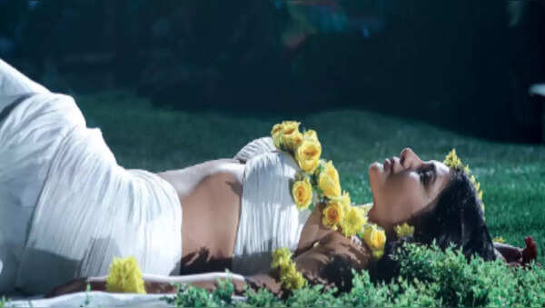 Samantha Ruth Prabhu is sight to behold in Shaakuntalam’s new poster. Fans say ‘A visual treat ...