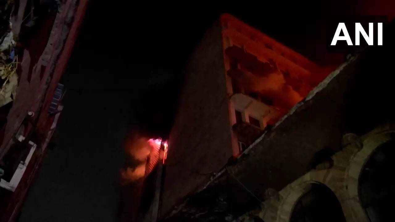 Six dead so far in massive fire in Secunderbad's Swapnalok Complex ...