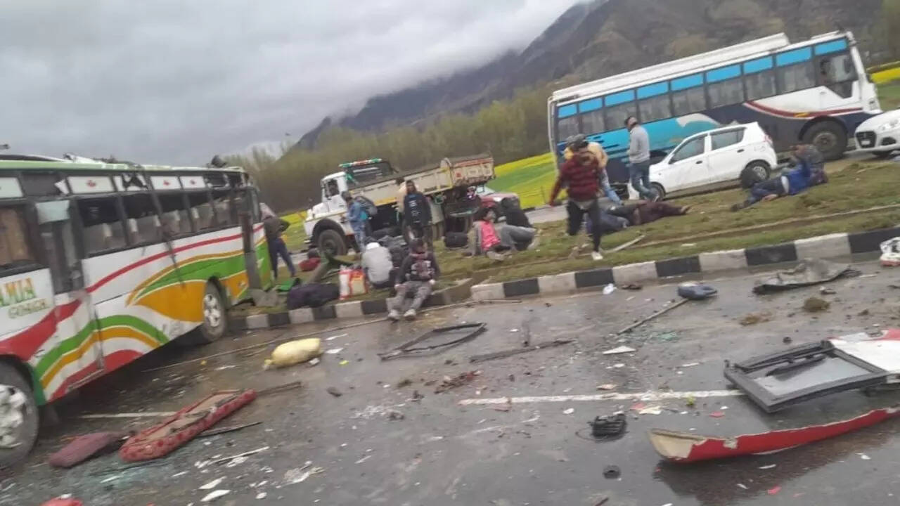 Bus accident in J&K's Awantipora leaves four migrant workers from Bihar ...