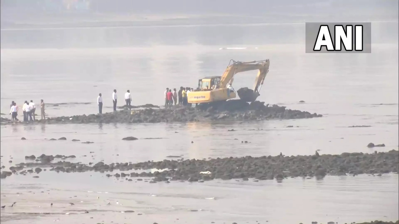 Mumbai: Demolition of 'Dargah' on encroached site of Mahim Beach begins ...