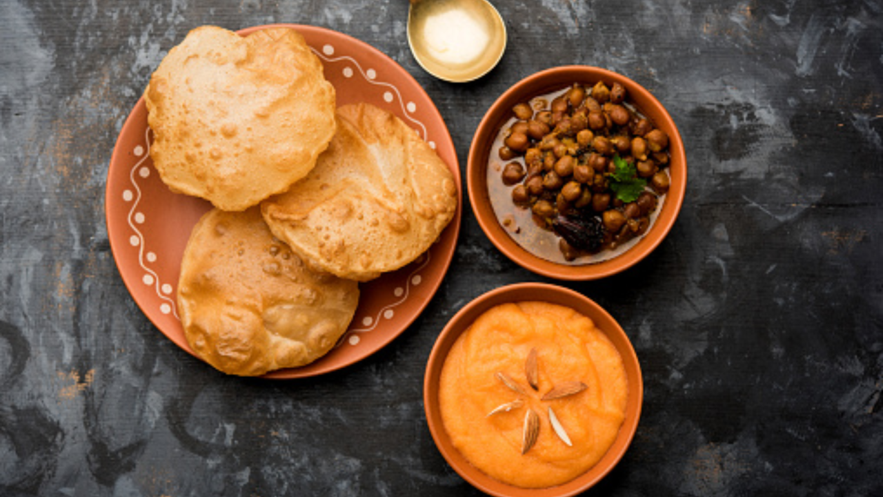 Poori Chole Recipe | Celebrate Ashtami with delicious Poori and Kala ...