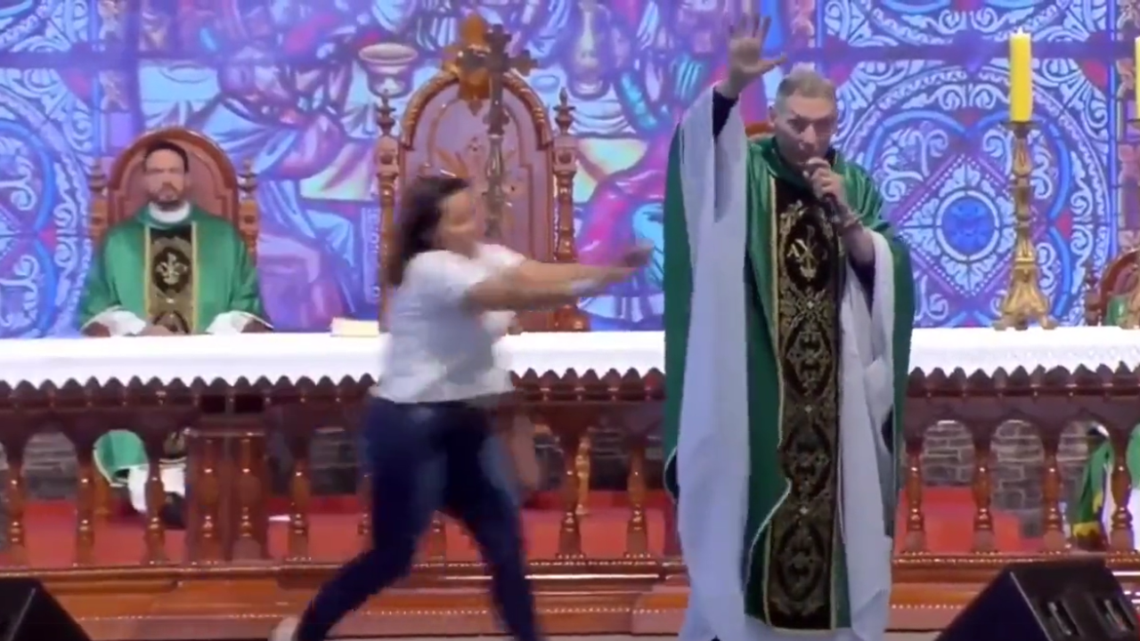 Woman pushes priest off stage, old video goes viral | Viral Videos News ...