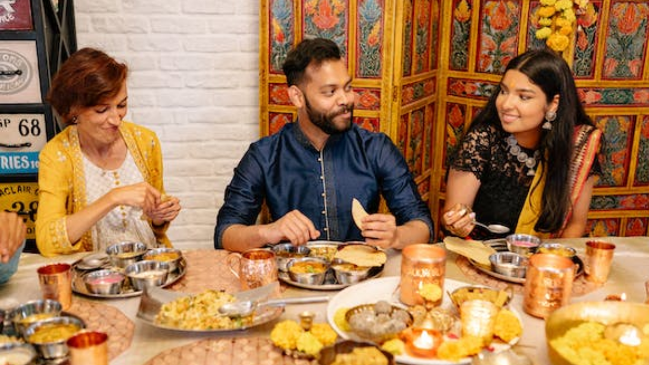 Eating heavy dinner leads to weight gain, Ayurveda suggests the right ...