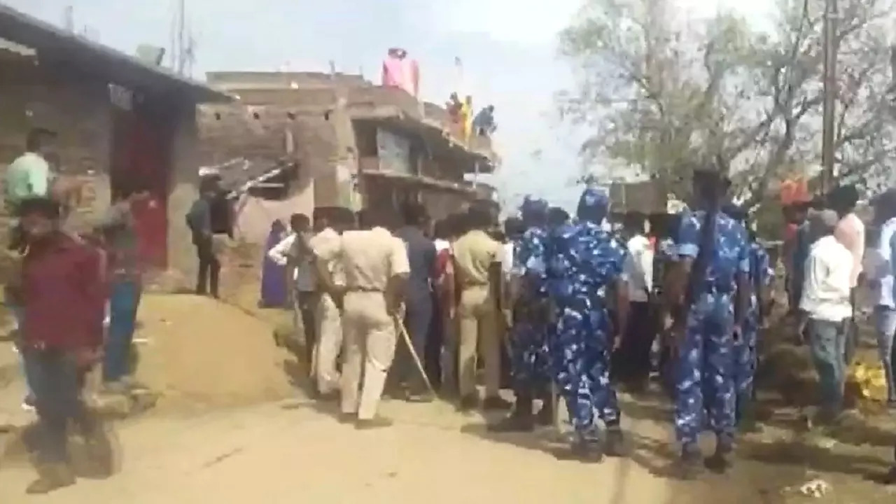 Bihar: Clash breaks out between two groups in Sasaram city after Ram Navami procession | WATCH ...