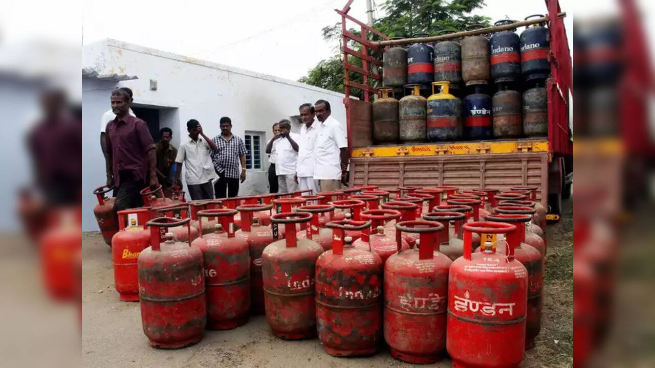 Commercial LPG cylinder cheaper by Rs 91.50 in Delhi - Check city-wise ...
