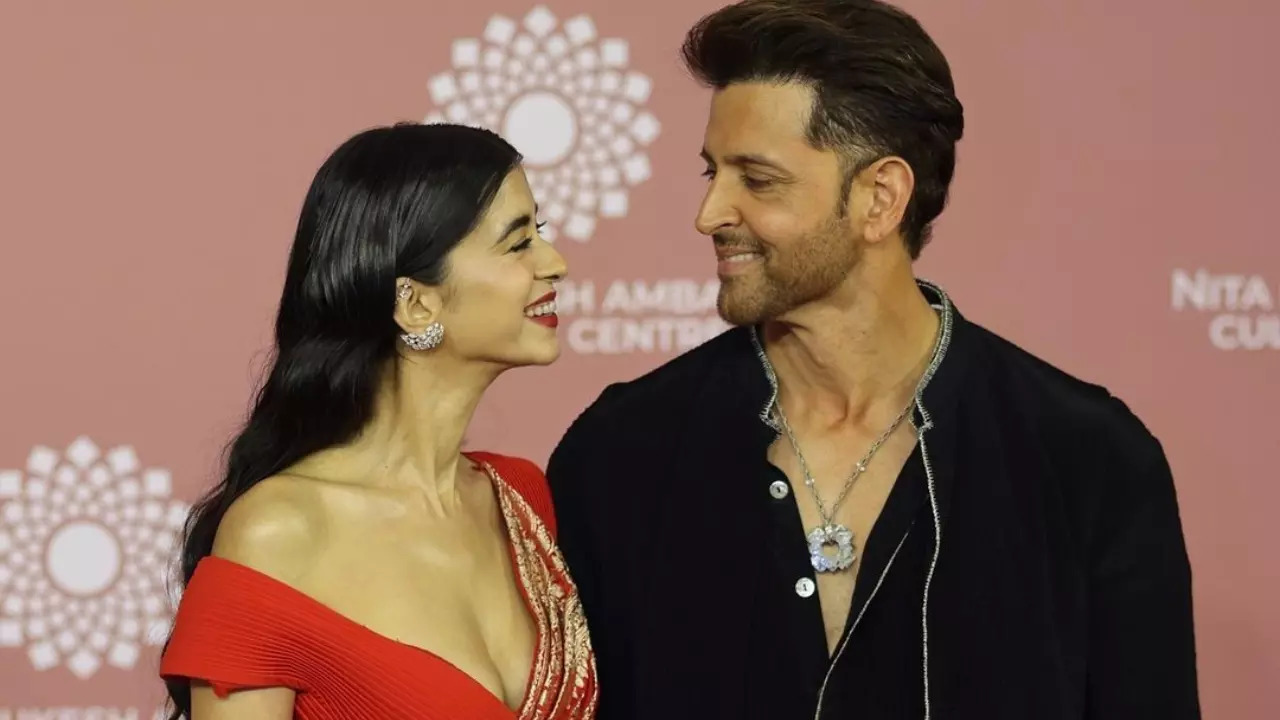 NMACC Gala Day 2: Hrithik Roshan, GF Saba Azad's CUTE Moment Leaves ...