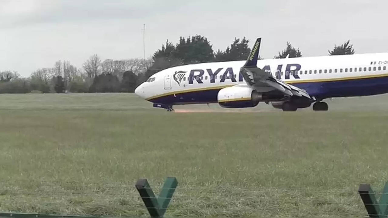 Landing Horror: Sparks Fly From Commercial Plane After Its Nose Wheel ...