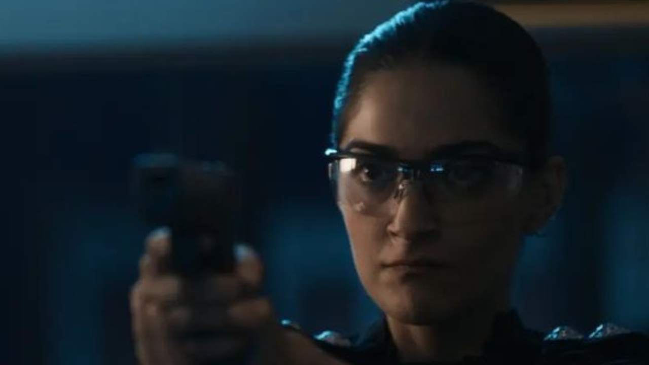 Blind First Look Out! Sonam Kapoor Appears In Fierce Avatar As A Cop In ...
