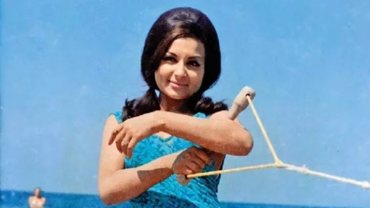 Sharmila Tagore REVEALS Bikini Scene In An Evening In Paris Had Raised Questions In The ...