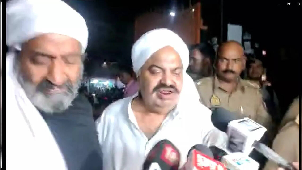 Atiq Ahmad Encounter Live Video, Video Emerges When Atiq Ahmad And His Brother Shot Dead, Killed ...