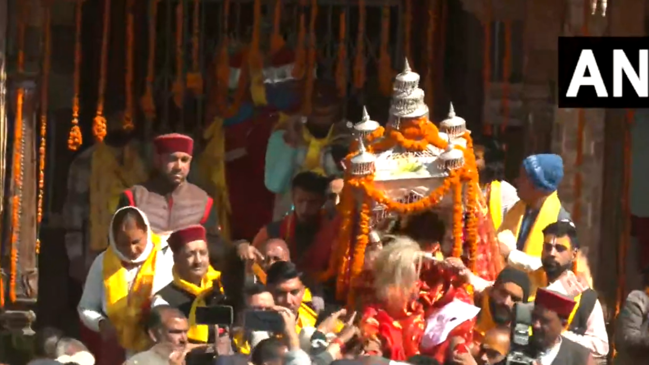 Char Dham Yatra 2023: Yamunotri Temple Opens On Auspicious Day Of ...