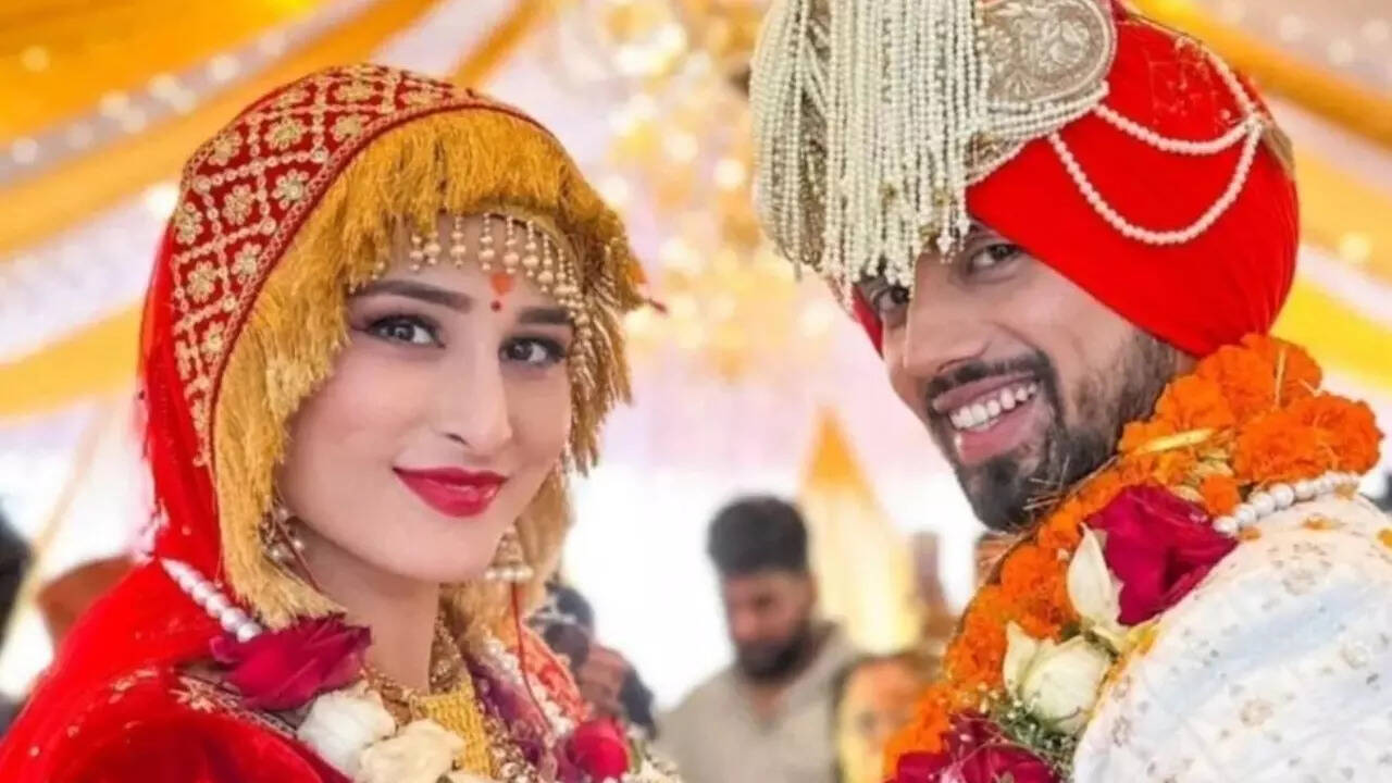 Piya Albela Stars Sheen Dass, Rohan Rai Tie The Knot In Srinagar. First ...