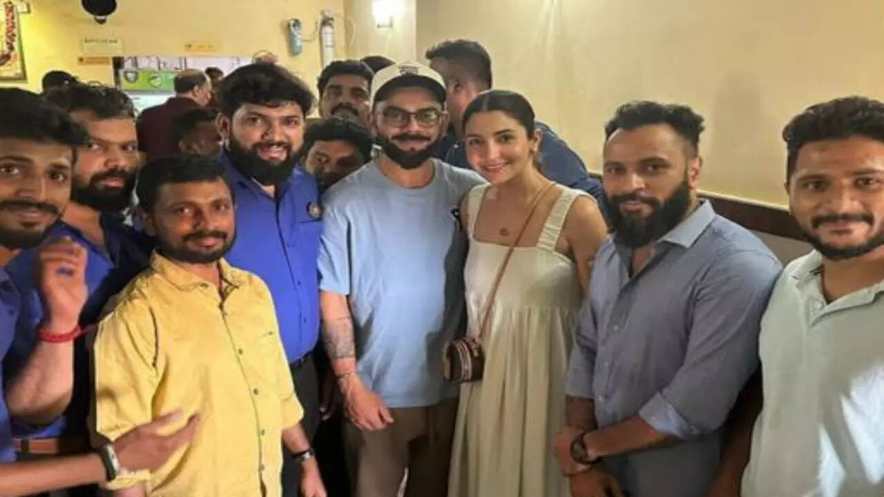 Bengaluru: Virat Kohli, Anushka Sharma Visit Shri Sagar CTR for Lunch; Pics Go Viral | Bengaluru ...