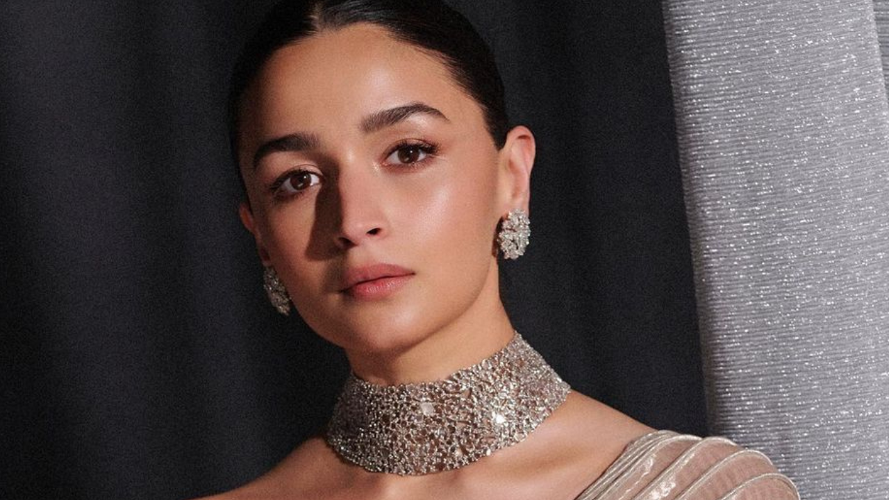 Alia Bhatt Buys Premium House In Mumbai's Pali Hill For Whopping Rs 37. ...