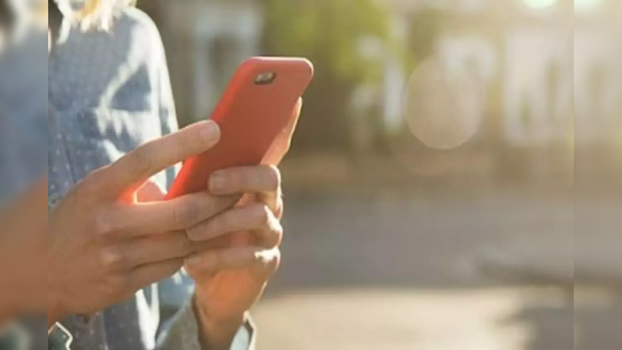 8-Year-Old Girl Dies In Kerala After Mobile Phone Explodes In Her Face ...