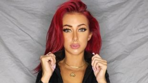 Woman Has 7,000 Online Boyfriends, Says She's Too Good-Looking To Date ...