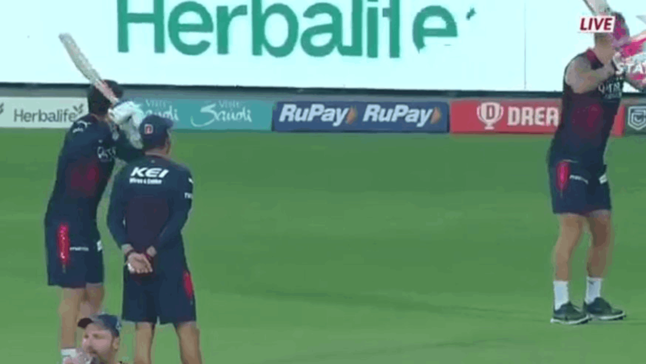 Ipl 2023 Virat Kohli Hilariously Imitates Faf Du Plessiss Batting
