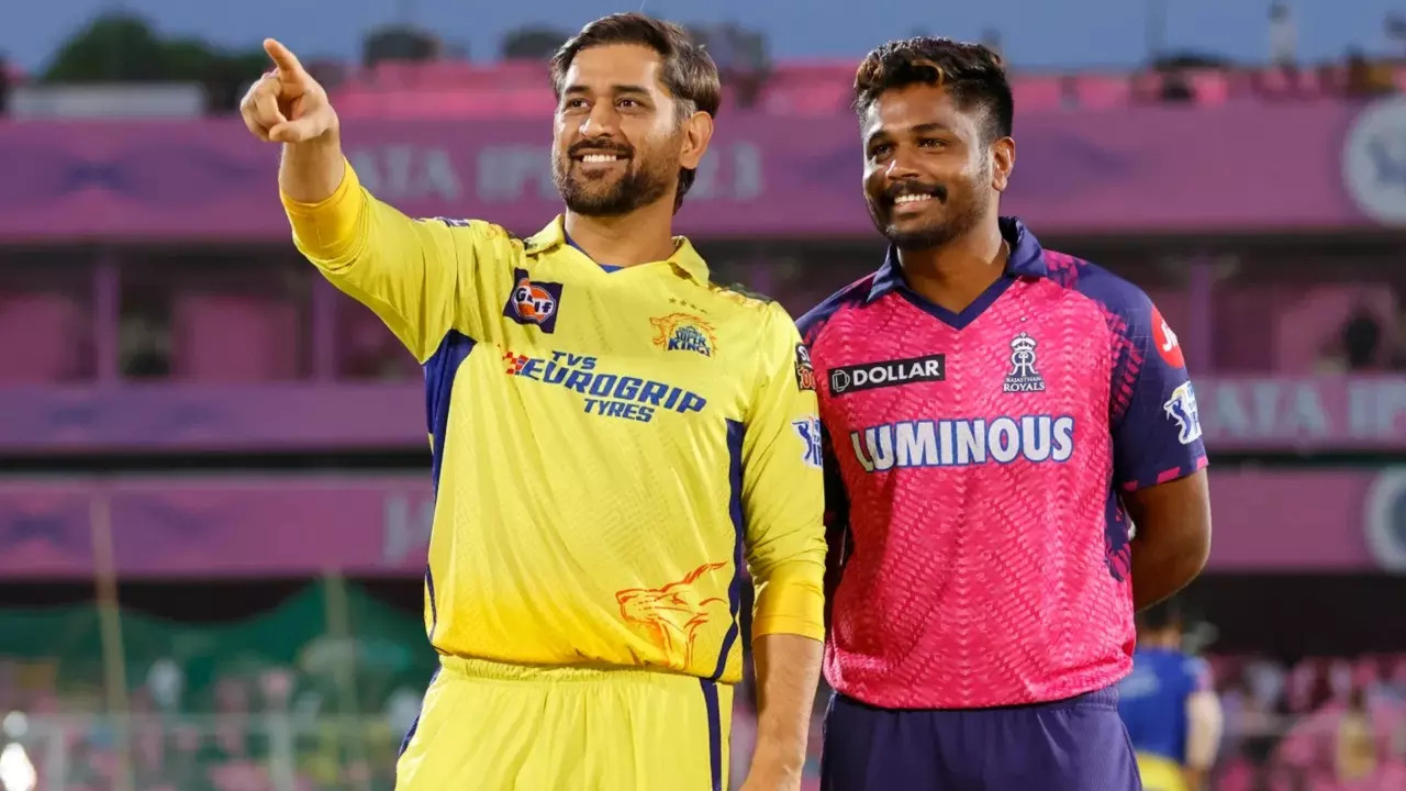 Watch Jaipur Crowd Roars Seeing Ms Dhoni During Toss In Rr Csk Ipl