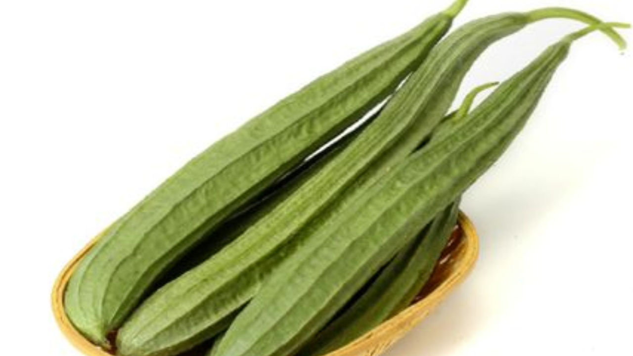 From Hair Growth To Soft Skin, Know The Beauty Benefits of Ridge Gourd ...