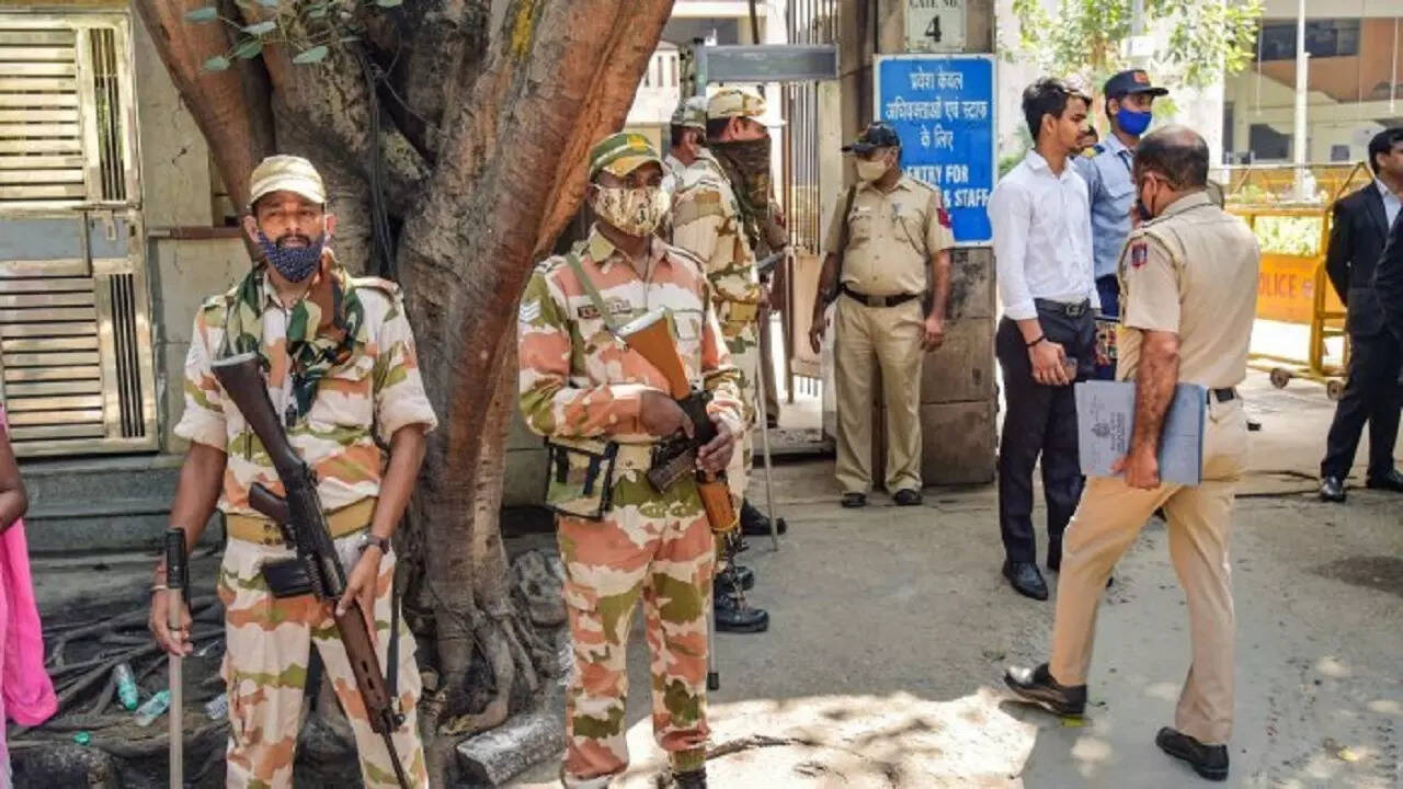 Breaking: Gangster Tillu Tajpuriya, Accused in Delhi's Rohini Court ...