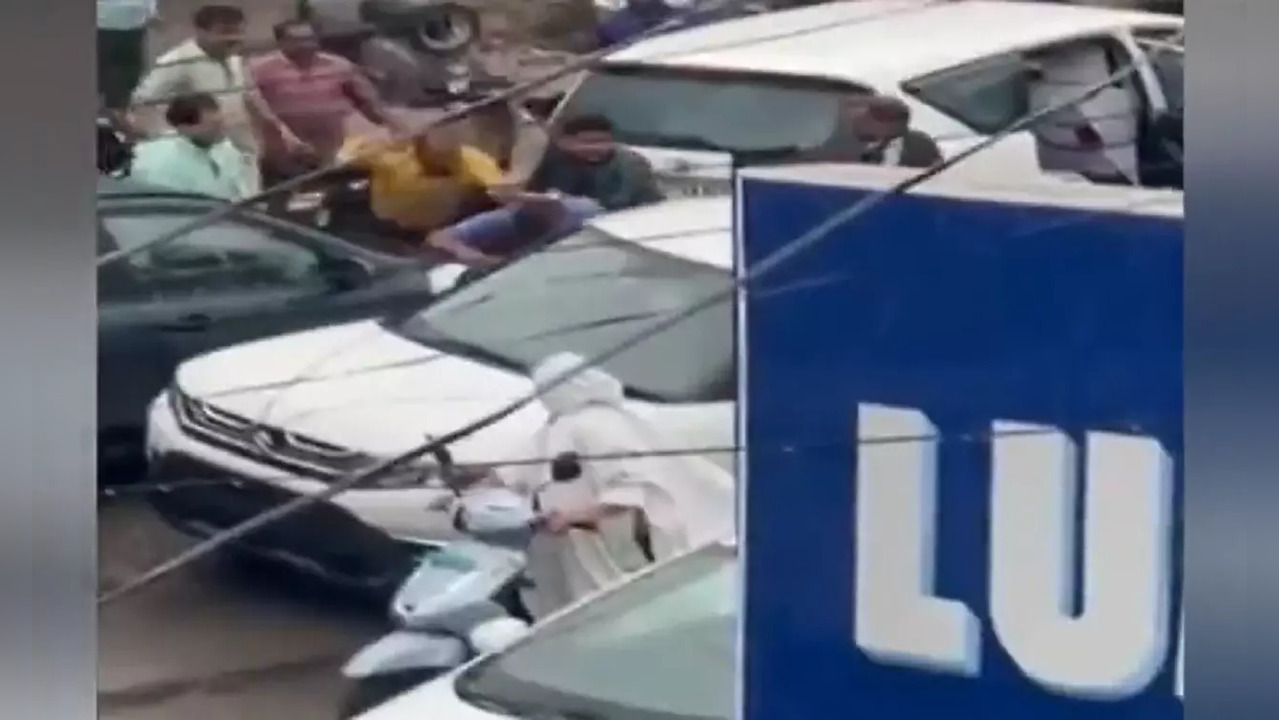 BJP Minister’s Full-Blown Fight With Man On Street In Rishikesh Caught ...